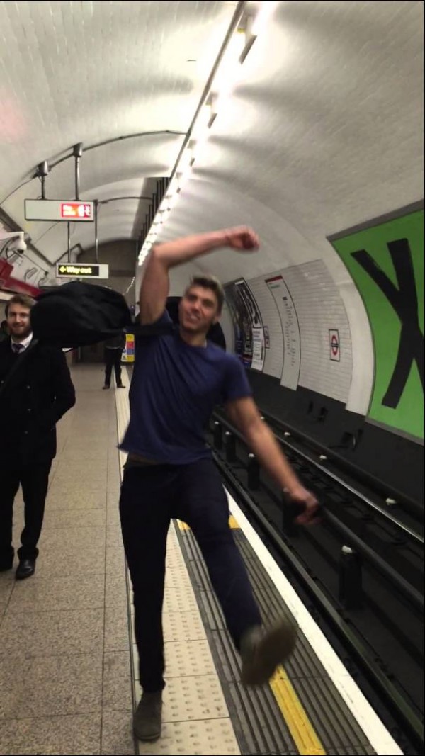 Jogando ping-pong no metrô – Zona Nerd – Blog de Cinema, Séries, Games ...